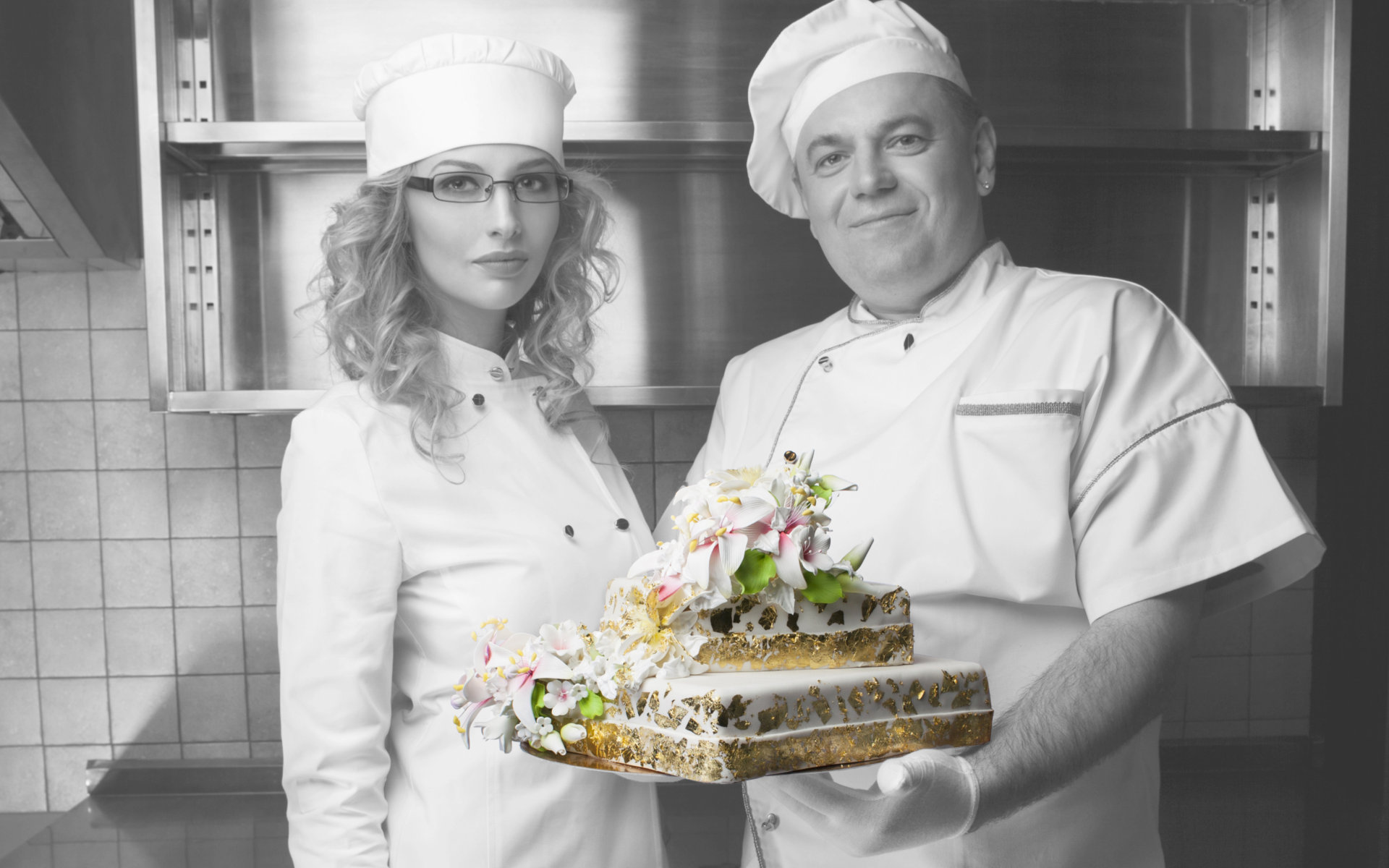 deiaurum-line-chefs-edible-gold-flakes-cake-blackwhite – CornucAupia ...